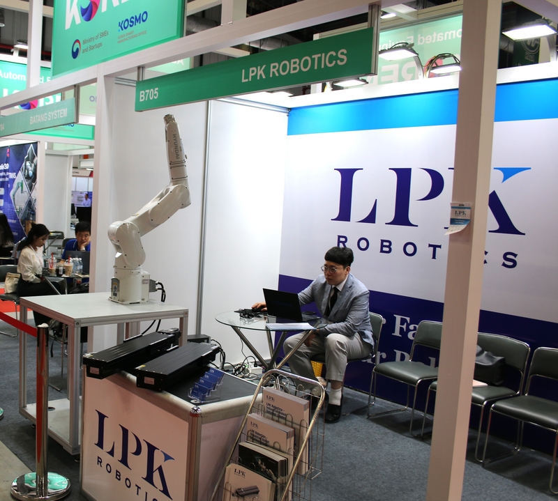 [AW VIETNAM 2024] LPK로보틱스, 산업용 다관절 로봇 및 방진형 직교로봇 시리즈 선보여
