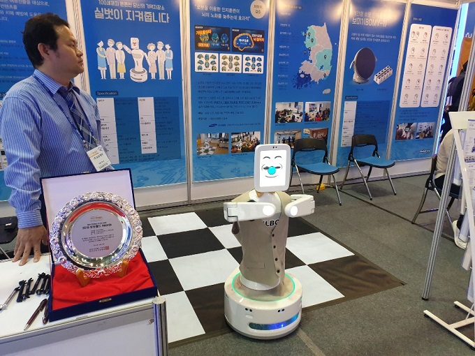 [2019 로보월드] 스타트업 공동관 ‘로보케어’, 인지훈련로봇인 실벗(SILBOT) 전시